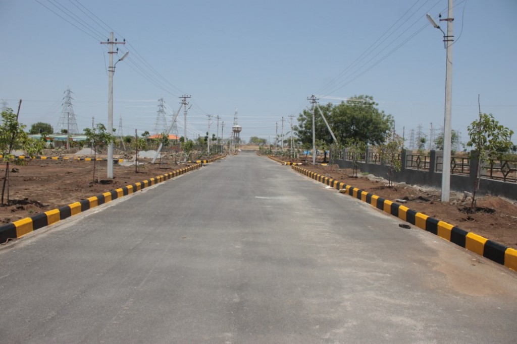 50 Feet Road View from East side & Big Park Area - Vishnu Ventures