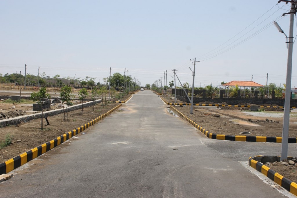 50 Feet Road View from West Boundary of Project - Vishnu Ventures